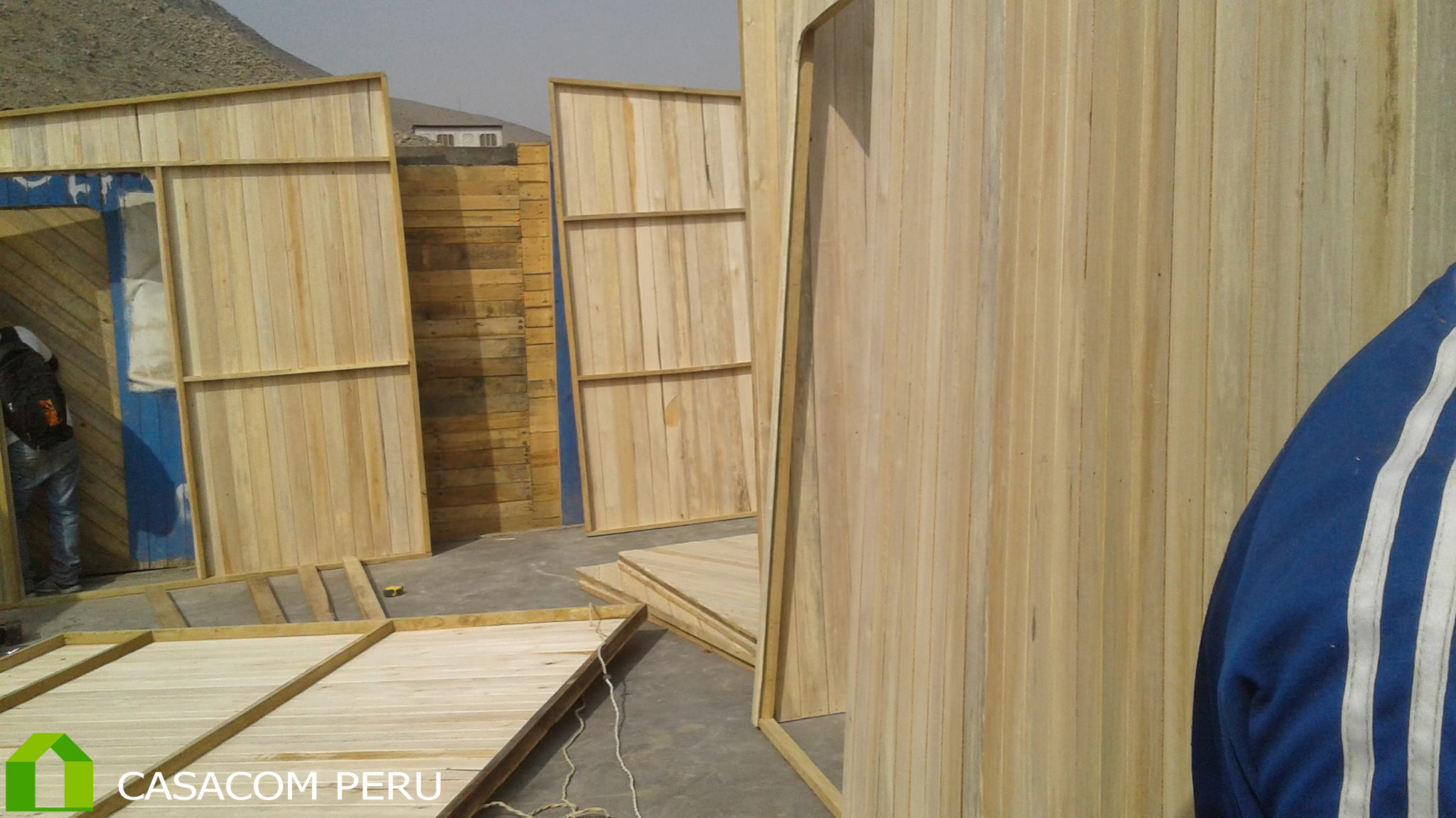 Instalación de módulos de madera, Somos CASACOM SAC – CASACOM PERU